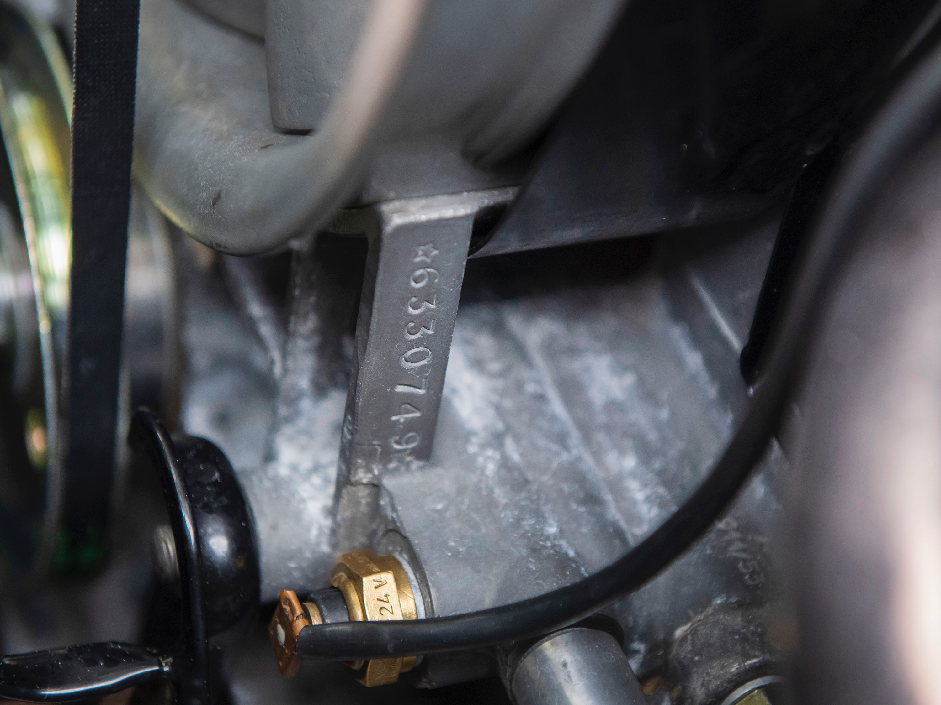 PORSCHE 911 2.4S - 300487 - Tom Hartley Jnr